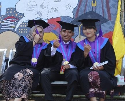 Teknik Pertambangan Wisuda Tiga Mahasiswa pada Wisuda UBB Angkatan XXV